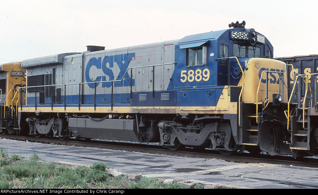 CSXT 5889 on Q137